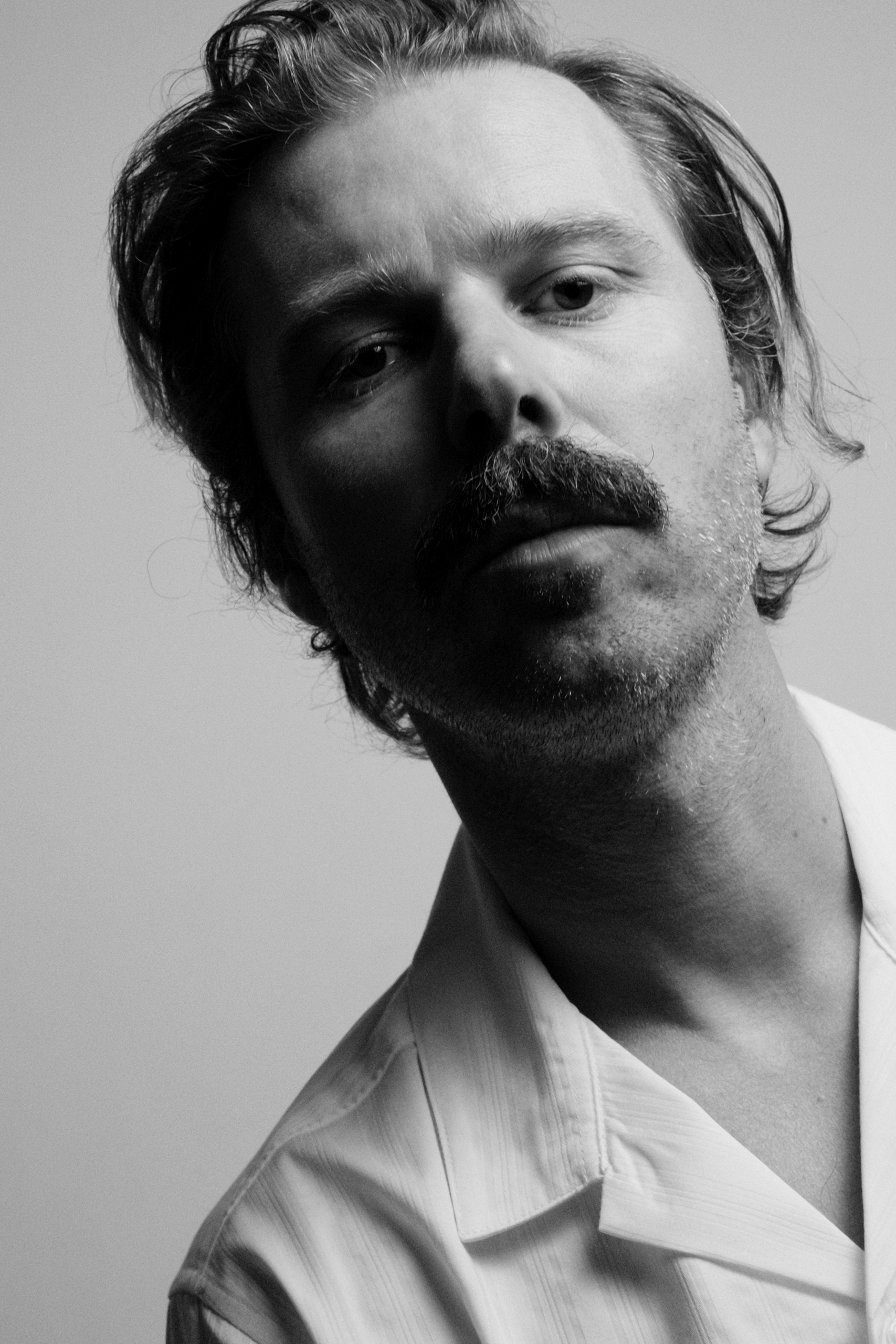 Afonso Rodrigues em destaque no Disco da Semana com "Areia Branca" | Notícias | Antena 3 | RTP